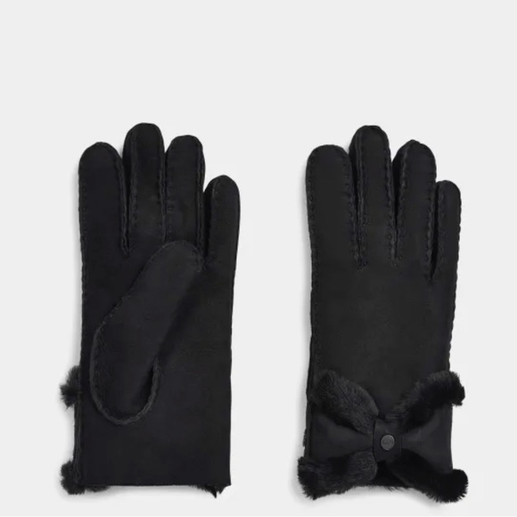 UGG | Accessories | Ugg Black Sheepskin Shearling Turned Bow Gloves Sz ...